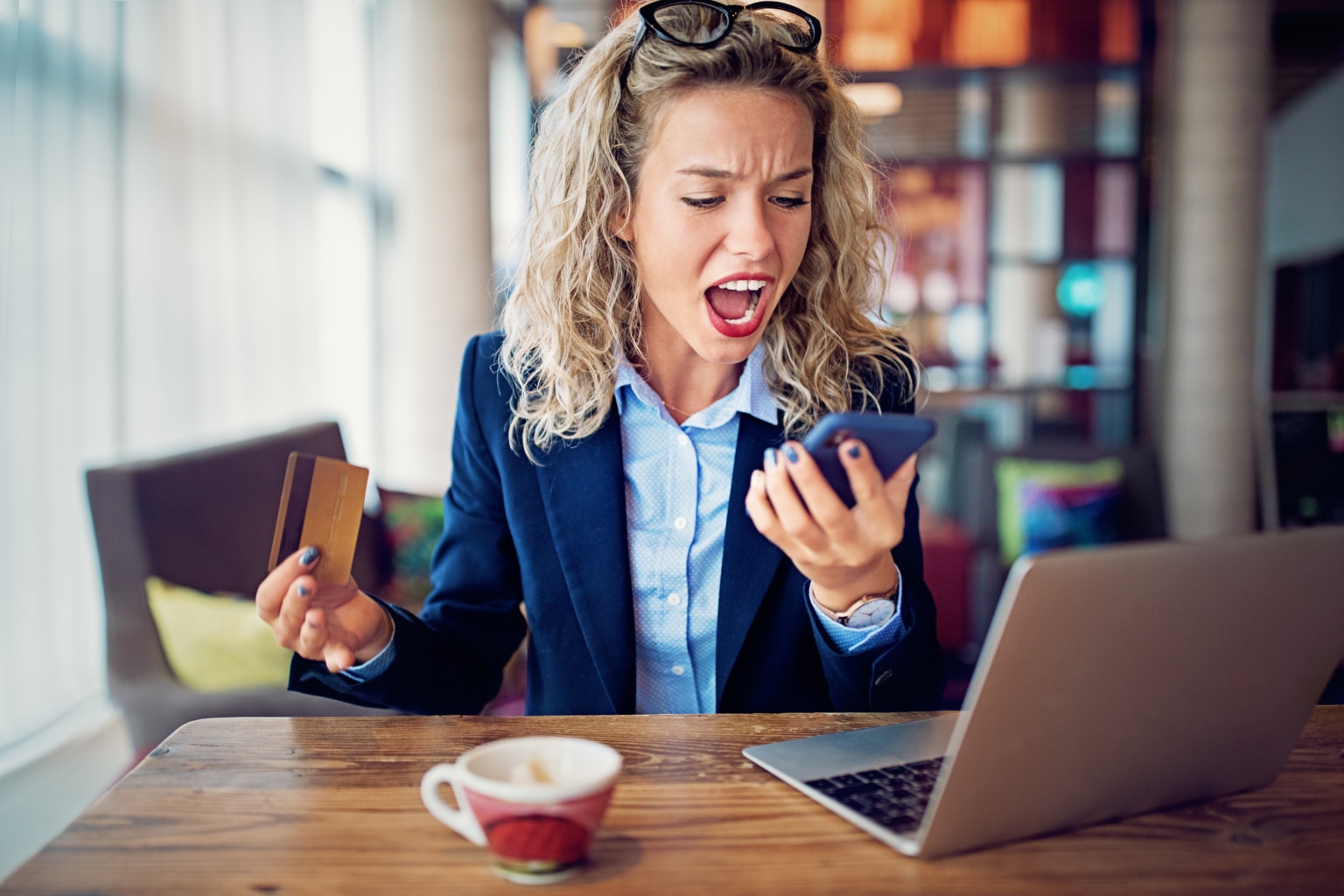 Angry Phone Call: 10 Customer Service and De-escalation Techniques to ...