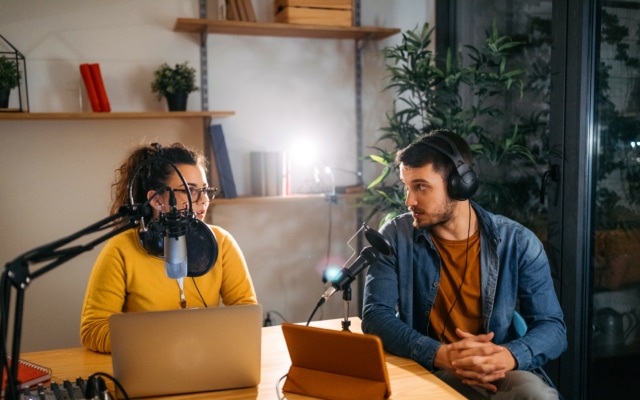 Podcasts: What They Are, How to Listen to Them, and the Best Apps to ...