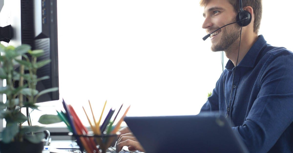 How to hold on to agents in a hybrid contact center | RingCentral Blog